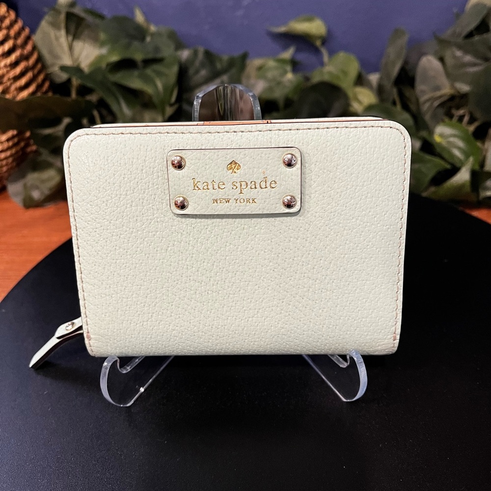 Kate Spade Pebbled Leather Bifold Mint Green Wallet - Gem